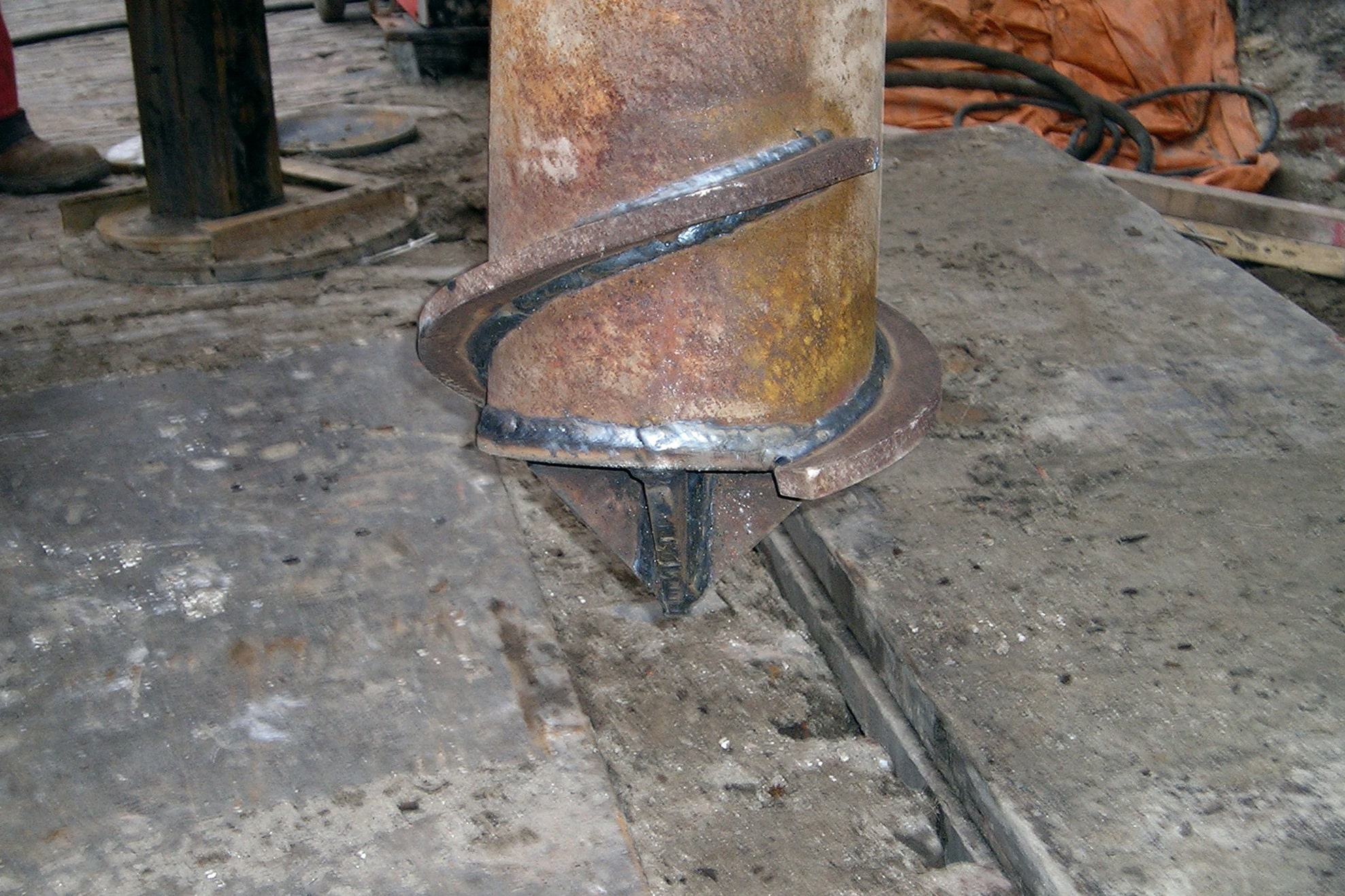 Steel casing screw piles - Vroom Betonbouw